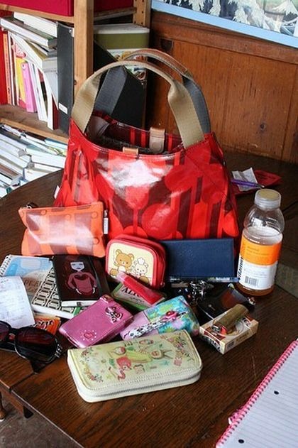 What do women carry in their handbags? | Amusing Planet